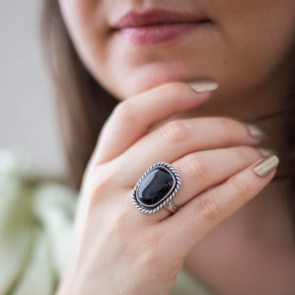 Onyx vine ring – The Elven Smith